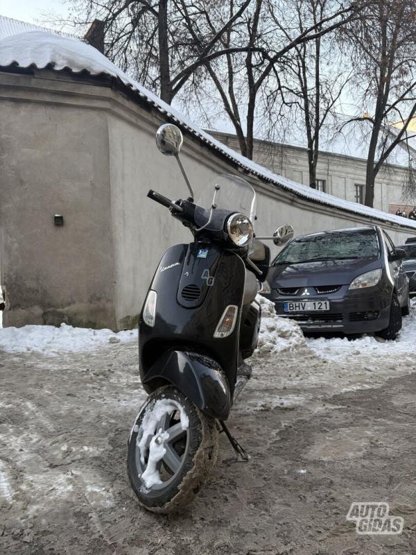 Черный Piaggio Vespa 2005 в Вильнюс, объемом двигателя 0.05 л и пробегом 13 тыс. км за 800 €, фото 2 на AUTOMOTO.COM.LV