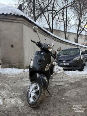Melns Piaggio Vespa 2005 Viļņa, ar dzinēja tilpumu 0.05 L un nobraukumu 13 tūkst. km par 800 €, foto 2 vietnē AUTOMOTO.COM.LV