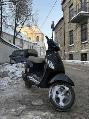 Melns Piaggio Vespa 2005 Viļņa, ar dzinēja tilpumu 0.05 L un nobraukumu 13 tūkst. km par 800 €, foto 3 vietnē AUTOMOTO.COM.LV