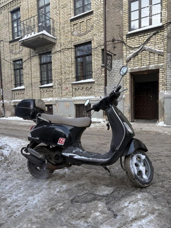 Черный Piaggio Vespa 2005 в Вильнюс, объемом двигателя 0.05 л и пробегом 13 тыс. км за 800 €, фото 4 на AUTOMOTO.COM.LV