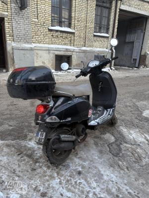 Melns Piaggio Vespa 2005 Viļņa, ar dzinēja tilpumu 0.05 L un nobraukumu 13 tūkst. km par 800 €, foto 7 vietnē AUTOMOTO.COM.LV