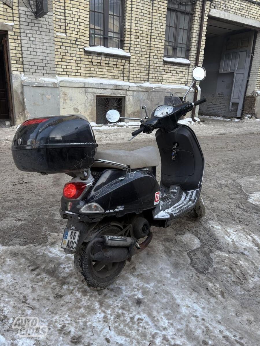 Melns Piaggio Vespa 2005 Viļņa, ar dzinēja tilpumu 0.05 L un nobraukumu 13 tūkst. km par 800 €, foto 7 vietnē AUTOMOTO.COM.LV