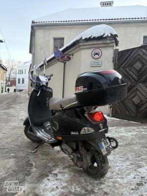 Melns Piaggio Vespa 2005 Viļņa, ar dzinēja tilpumu 0.05 L un nobraukumu 13 tūkst. km par 800 €, foto 8 vietnē AUTOMOTO.COM.LV
