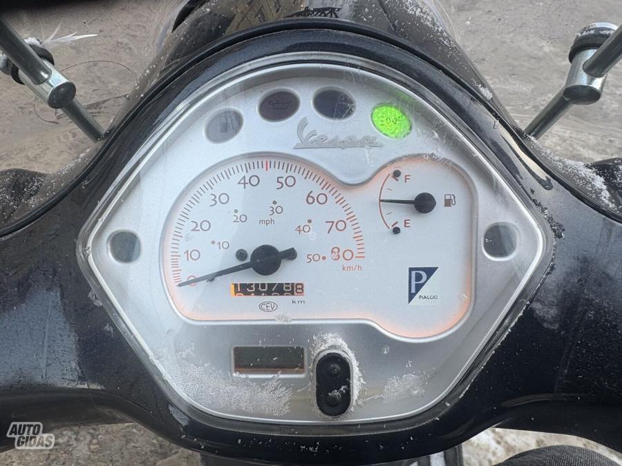 Melns Piaggio Vespa 2005 Viļņa, ar dzinēja tilpumu 0.05 L un nobraukumu 13 tūkst. km par 800 €, foto 10 vietnē AUTOMOTO.COM.LV