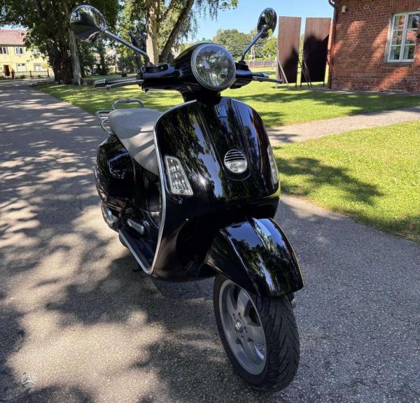 Black Piaggio Vespa 2005 in Jurbarkas, with an engine capacity of 0.24 L and mileage of 15 thousand km for 2000 €, photo 3 on AUTOMOTO.COM.LV