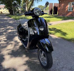 Black Piaggio Vespa 2005 in Jurbarkas, with an engine capacity of 0.24 L and mileage of 15 thousand km for 2000 €, photo 4 on AUTOMOTO.COM.LV