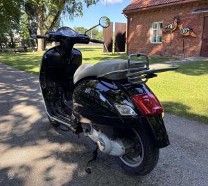 Black Piaggio Vespa 2005 in Jurbarkas, with an engine capacity of 0.24 L and mileage of 15 thousand km for 2000 €, photo 9 on AUTOMOTO.COM.LV