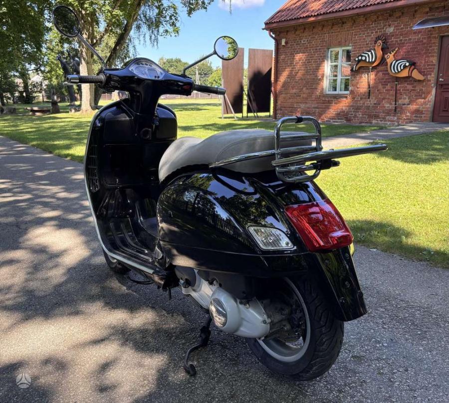 Black Piaggio Vespa 2005 in Jurbarkas, with an engine capacity of 0.24 L and mileage of 15 thousand km for 2000 €, photo 9 on AUTOMOTO.COM.LV