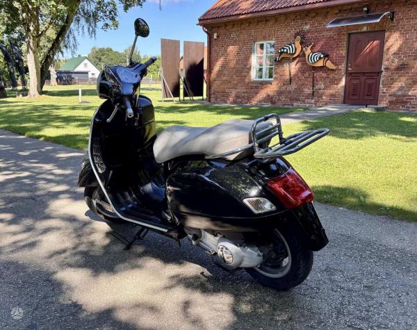 Black Piaggio Vespa 2005 in Jurbarkas, with an engine capacity of 0.24 L and mileage of 15 thousand km for 2000 €, photo 10 on AUTOMOTO.COM.LV