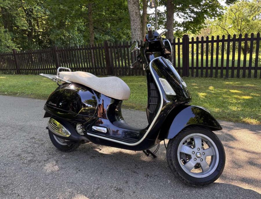 Black Piaggio Vespa 2005 in Jurbarkas, with an engine capacity of 0.24 L and mileage of 15 thousand km for 2000 €, photo 13 on AUTOMOTO.COM.LV