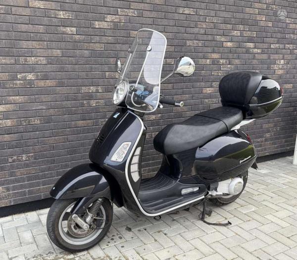 Black Piaggio Vespa 2005 in Klaipeda, with an engine capacity of 0.13 L and mileage of 15 thousand km for 1899 €, photo 1 on AUTOMOTO.COM.LV