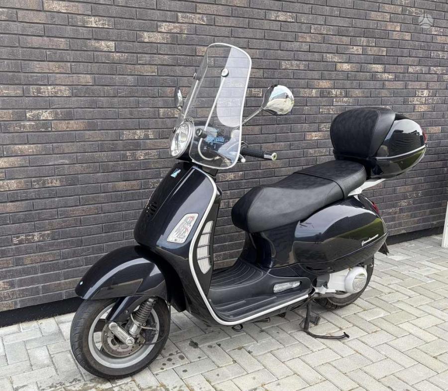 Black Piaggio Vespa 2005 in Klaipeda, with an engine capacity of 0.13 L and mileage of 15 thousand km for 1899 €, photo 1 on AUTOMOTO.COM.LV