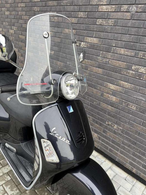 Black Piaggio Vespa 2005 in Klaipeda, with an engine capacity of 0.13 L and mileage of 15 thousand km for 1899 €, photo 5 on AUTOMOTO.COM.LV