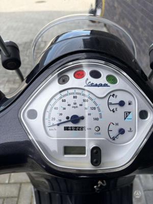 Black Piaggio Vespa 2005 in Klaipeda, with an engine capacity of 0.13 L and mileage of 15 thousand km for 1899 €, photo 10 on AUTOMOTO.COM.LV
