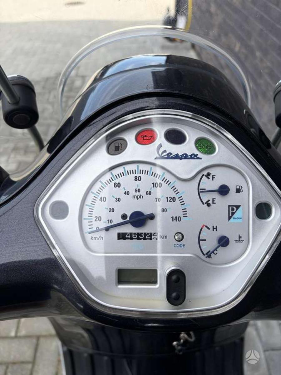 Black Piaggio Vespa 2005 in Klaipeda, with an engine capacity of 0.13 L and mileage of 15 thousand km for 1899 €, photo 10 on AUTOMOTO.COM.LV