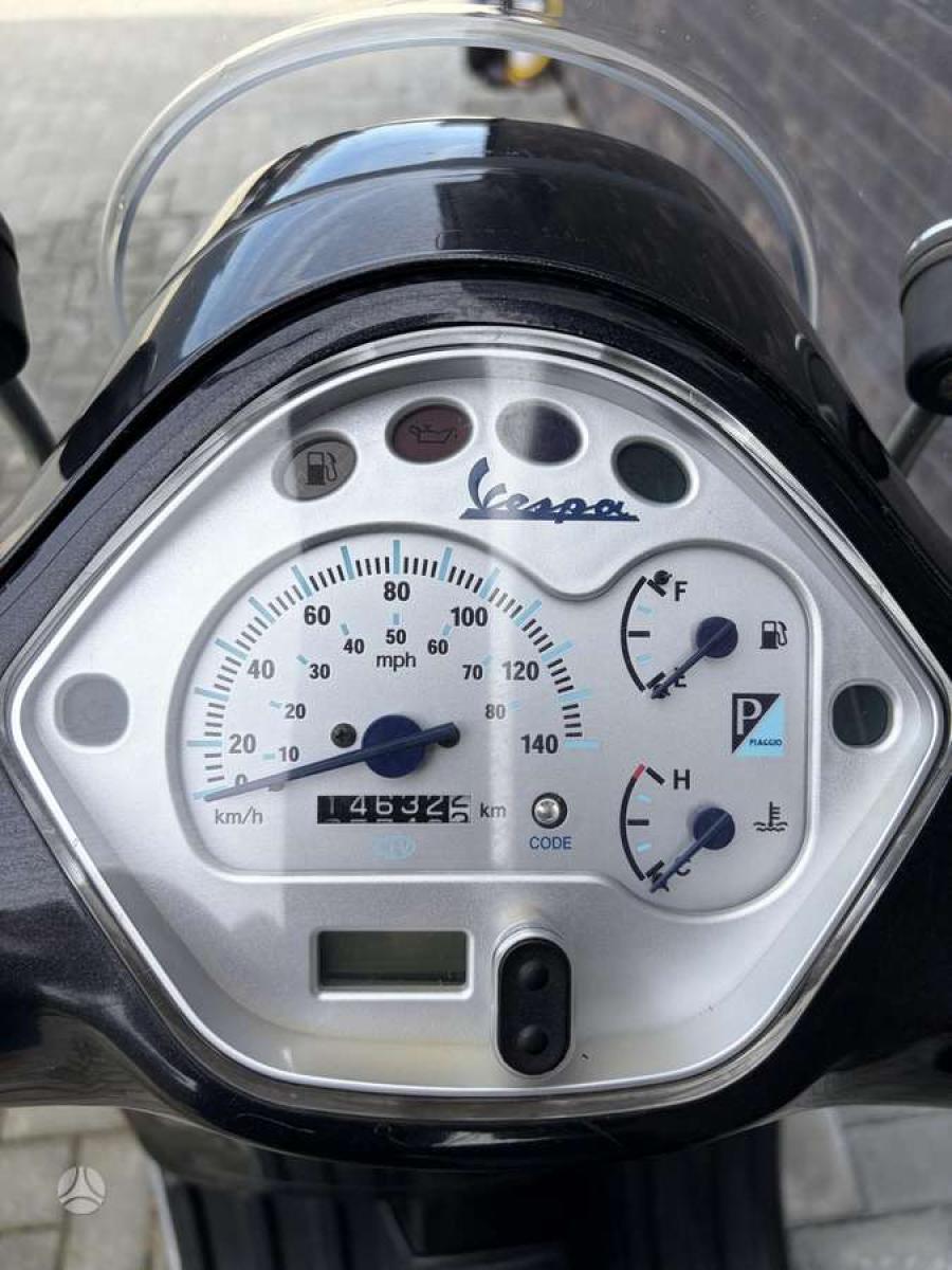 Black Piaggio Vespa 2005 in Klaipeda, with an engine capacity of 0.13 L and mileage of 15 thousand km for 1899 €, photo 11 on AUTOMOTO.COM.LV
