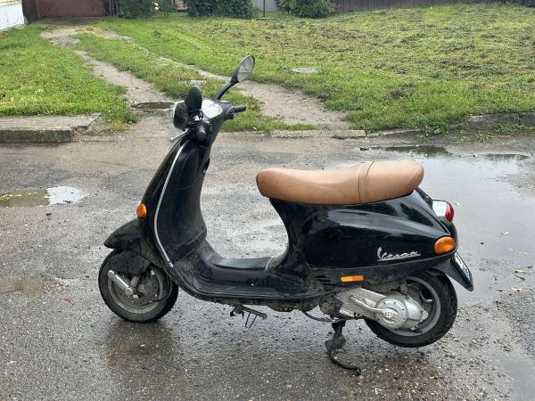 Черный Piaggio Vespa 2005 в Каунас, объемом двигателя 50.00 л и пробегом 15 тыс. км за 700 €, фото 4 на AUTOMOTO.COM.LV