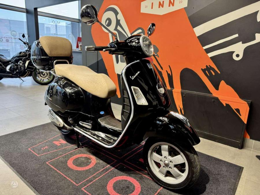 Black Piaggio Vespa 2006 in Vilnius, with an engine capacity of 0.25 L and mileage of 22 thousand km for 2199 €, photo 5 on AUTOMOTO.COM.LV