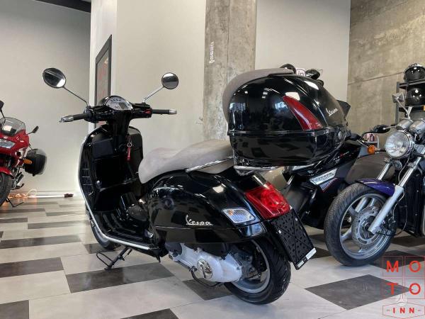 Black Piaggio Vespa 2006 in Riga, with an engine capacity of 0.25 L and mileage of 22 thousand km for 2199 €, photo 3 on AUTOMOTO.COM.LV