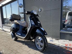 Black Piaggio Vespa 2006 in Riga, with an engine capacity of 0.25 L and mileage of 22 thousand km for 2199 €, photo 6 on AUTOMOTO.COM.LV