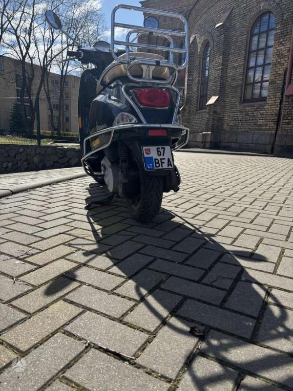 Melns Piaggio Vespa 2006 Viļņa, ar dzinēja tilpumu 49.00 L un nobraukumu 16 tūkst. km par 1200 €, foto 3 vietnē AUTOMOTO.COM.LV