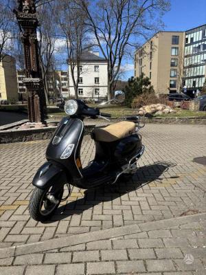 Melns Piaggio Vespa 2006 Viļņa, ar dzinēja tilpumu 49.00 L un nobraukumu 16 tūkst. km par 1200 €, foto 6 vietnē AUTOMOTO.COM.LV