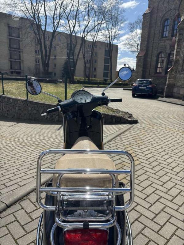 Melns Piaggio Vespa 2006 Viļņa, ar dzinēja tilpumu 49.00 L un nobraukumu 16 tūkst. km par 1200 €, foto 9 vietnē AUTOMOTO.COM.LV