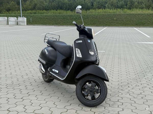 Melns Piaggio Vespa 2006 Viļņa, ar dzinēja tilpumu 0.24 L un nobraukumu 74 tūkst. km par 2000 €, foto 1 vietnē AUTOMOTO.COM.LV