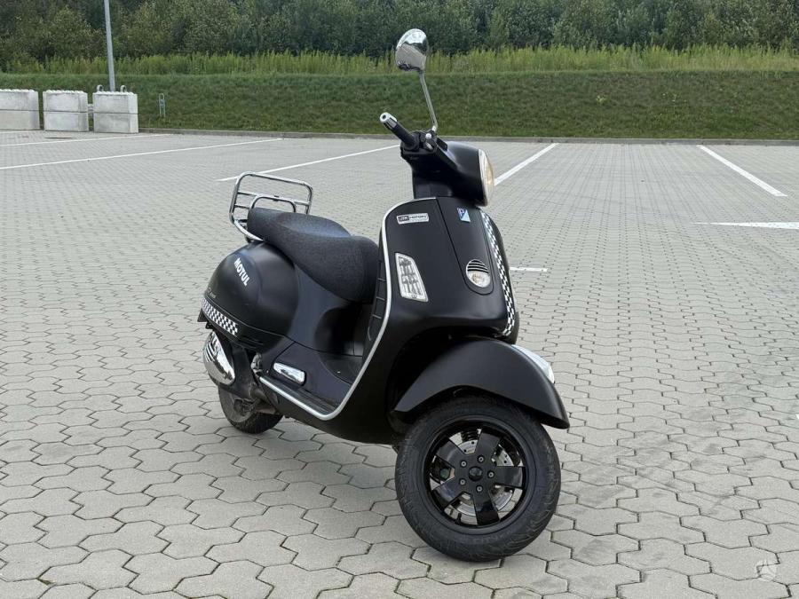 Black Piaggio Vespa 2006 in Vilnius, with an engine capacity of 0.24 L and mileage of 74 thousand km for 2000 €, photo 1 on AUTOMOTO.COM.LV