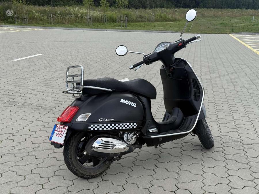 Black Piaggio Vespa 2006 in Vilnius, with an engine capacity of 0.24 L and mileage of 74 thousand km for 2000 €, photo 4 on AUTOMOTO.COM.LV