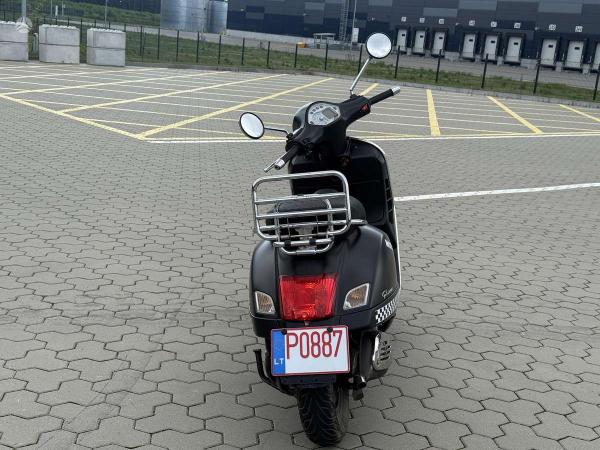 Melns Piaggio Vespa 2006 Viļņa, ar dzinēja tilpumu 0.24 L un nobraukumu 74 tūkst. km par 2000 €, foto 4 vietnē AUTOMOTO.COM.LV