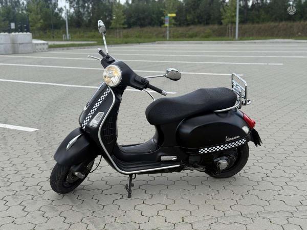 Melns Piaggio Vespa 2006 Viļņa, ar dzinēja tilpumu 0.24 L un nobraukumu 74 tūkst. km par 2000 €, foto 6 vietnē AUTOMOTO.COM.LV