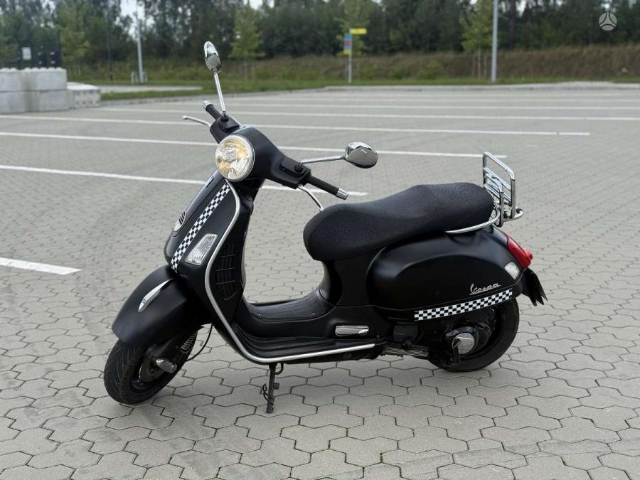 Black Piaggio Vespa 2006 in Vilnius, with an engine capacity of 0.24 L and mileage of 74 thousand km for 2000 €, photo 7 on AUTOMOTO.COM.LV