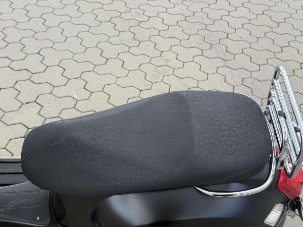 Melns Piaggio Vespa 2006 Viļņa, ar dzinēja tilpumu 0.24 L un nobraukumu 74 tūkst. km par 2000 €, foto 9 vietnē AUTOMOTO.COM.LV