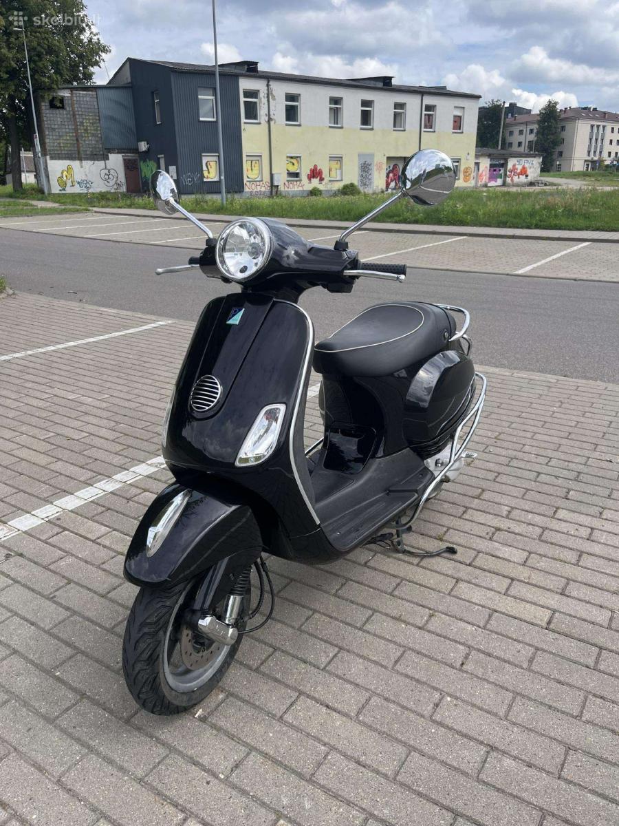 Black Piaggio Vespa 2006 in Vilnius, with an engine capacity of 49.00 L and mileage of 10 thousand km for 1150 €, photo 1 on AUTOMOTO.COM.LV