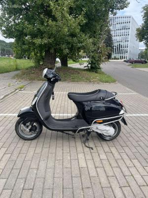 Black Piaggio Vespa 2006 in Vilnius, with an engine capacity of 49.00 L and mileage of 10 thousand km for 1150 €, photo 3 on AUTOMOTO.COM.LV