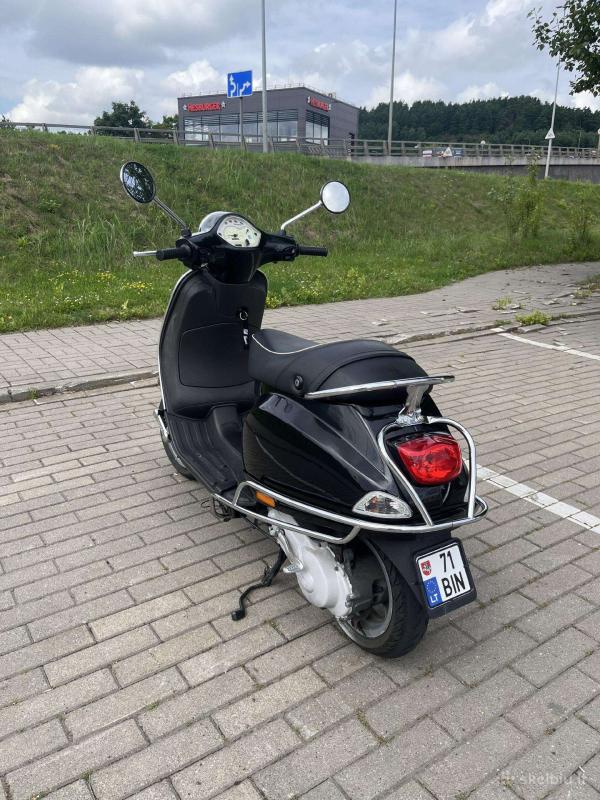 Черный Piaggio Vespa 2006 в Вильнюс, объемом двигателя 49.00 л и пробегом 10 тыс. км за 1150 €, фото 3 на AUTOMOTO.COM.LV