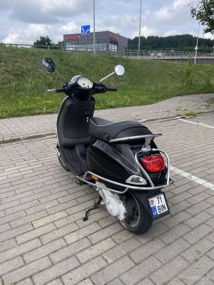 Black Piaggio Vespa 2006 in Vilnius, with an engine capacity of 49.00 L and mileage of 10 thousand km for 1150 €, photo 4 on AUTOMOTO.COM.LV