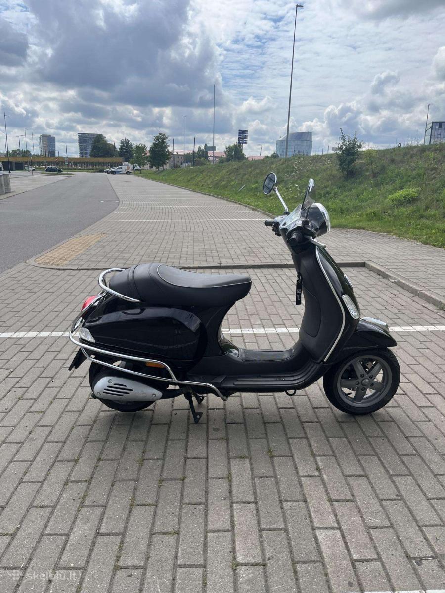 Black Piaggio Vespa 2006 in Vilnius, with an engine capacity of 49.00 L and mileage of 10 thousand km for 1150 €, photo 7 on AUTOMOTO.COM.LV
