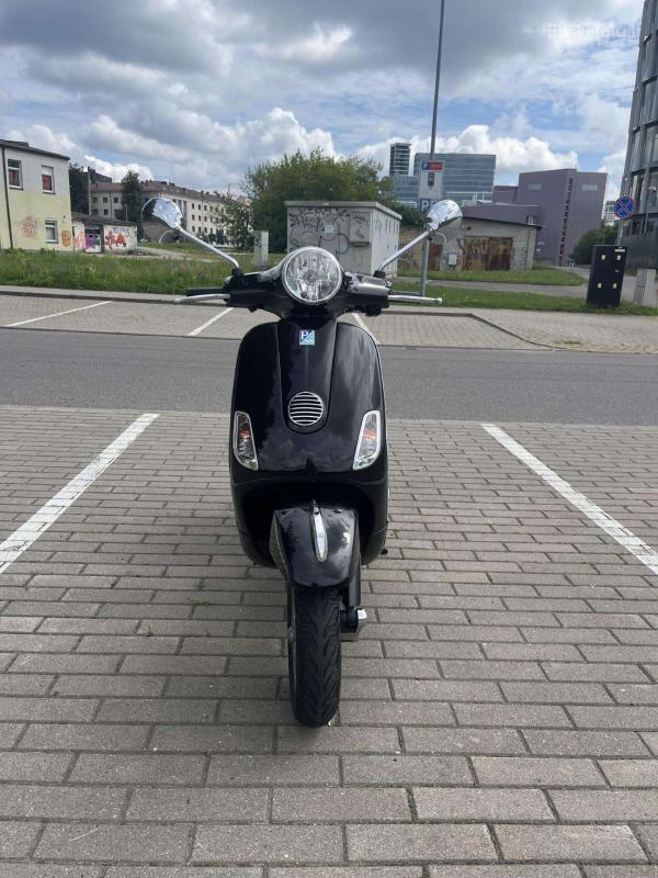 Черный Piaggio Vespa 2006 в Вильнюс, объемом двигателя 49.00 л и пробегом 10 тыс. км за 1150 €, фото 8 на AUTOMOTO.COM.LV