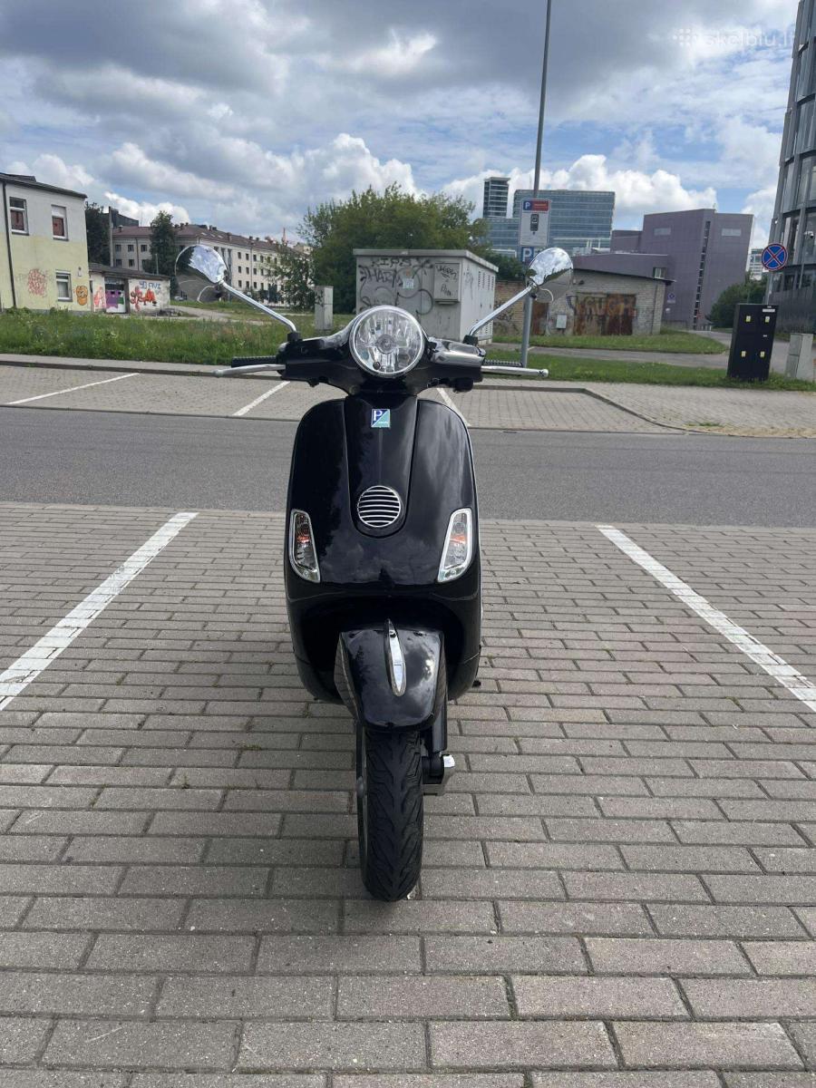 Black Piaggio Vespa 2006 in Vilnius, with an engine capacity of 49.00 L and mileage of 10 thousand km for 1150 €, photo 9 on AUTOMOTO.COM.LV