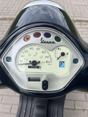 Black Piaggio Vespa 2006 in Vilnius, with an engine capacity of 49.00 L and mileage of 10 thousand km for 1150 €, photo 10 on AUTOMOTO.COM.LV