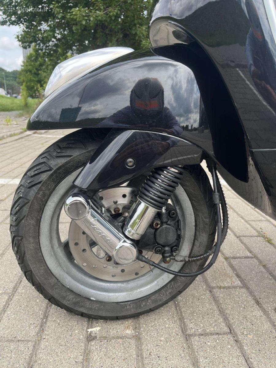 Black Piaggio Vespa 2006 in Vilnius, with an engine capacity of 49.00 L and mileage of 10 thousand km for 1150 €, photo 11 on AUTOMOTO.COM.LV