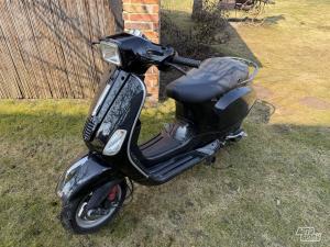 Melns Piaggio Vespa 2010 Anykščiai, ar dzinēja tilpumu 0.05 L un nobraukumu 32 tūkst. km par 400 €, foto  vietnē AUTOMOTO.COM.LV