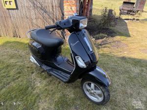Black Piaggio Vespa 2010 in Anyksciai, with an engine capacity of 0.05 L and mileage of 32 thousand km for 400 €, photo 3 on AUTOMOTO.COM.LV