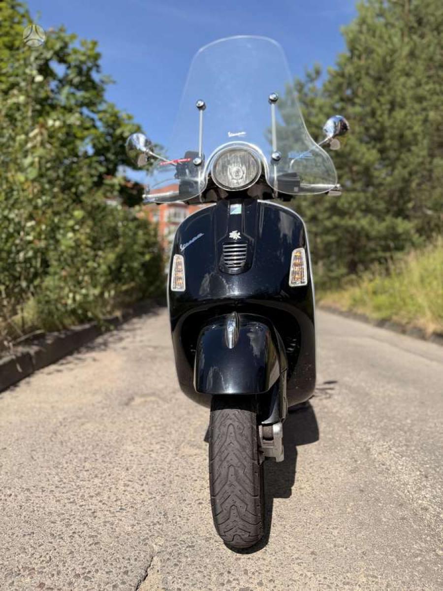 Черный Piaggio Vespa 2010 в Вильнюс, объемом двигателя 0.30 л и пробегом 40 тыс. км за 3100 €, фото 3 на AUTOMOTO.COM.LV
