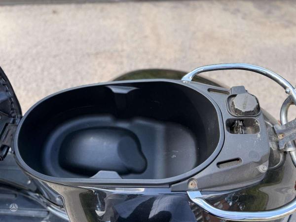 Melns Piaggio Vespa 2010 Viļņa, ar dzinēja tilpumu 0.30 L un nobraukumu 40 tūkst. km par 3100 €, foto 5 vietnē AUTOMOTO.COM.LV