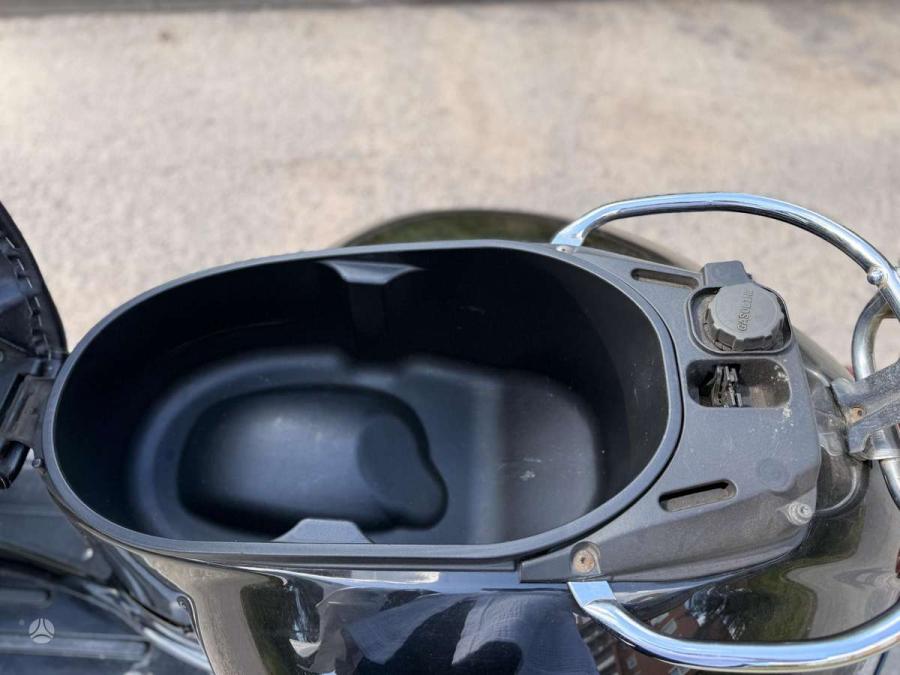 Черный Piaggio Vespa 2010 в Вильнюс, объемом двигателя 0.30 л и пробегом 40 тыс. км за 3100 €, фото 6 на AUTOMOTO.COM.LV