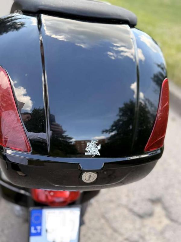 Melns Piaggio Vespa 2010 Viļņa, ar dzinēja tilpumu 0.30 L un nobraukumu 40 tūkst. km par 3100 €, foto 8 vietnē AUTOMOTO.COM.LV