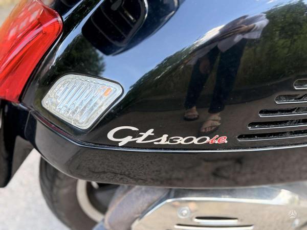 Melns Piaggio Vespa 2010 Viļņa, ar dzinēja tilpumu 0.30 L un nobraukumu 40 tūkst. km par 3100 €, foto 9 vietnē AUTOMOTO.COM.LV